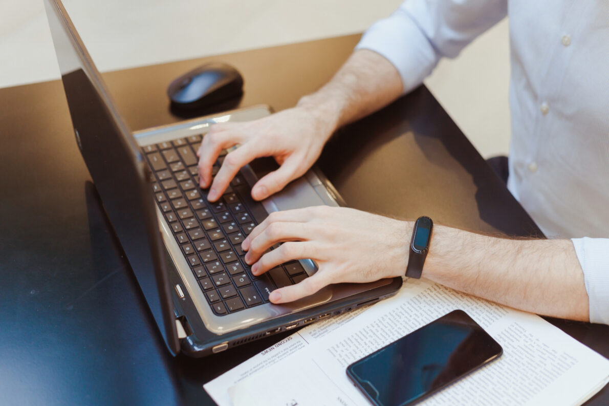 Des bracelets pour smartphone pour une utilisation quotidienne du téléphone