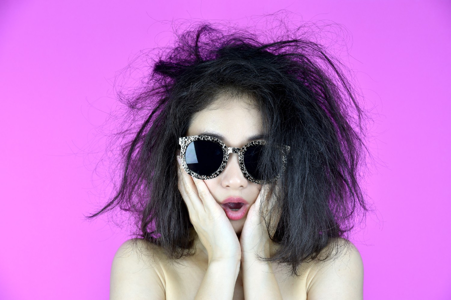 Cheveux de paille : voici comment éviter d'avoir les cheveux secs