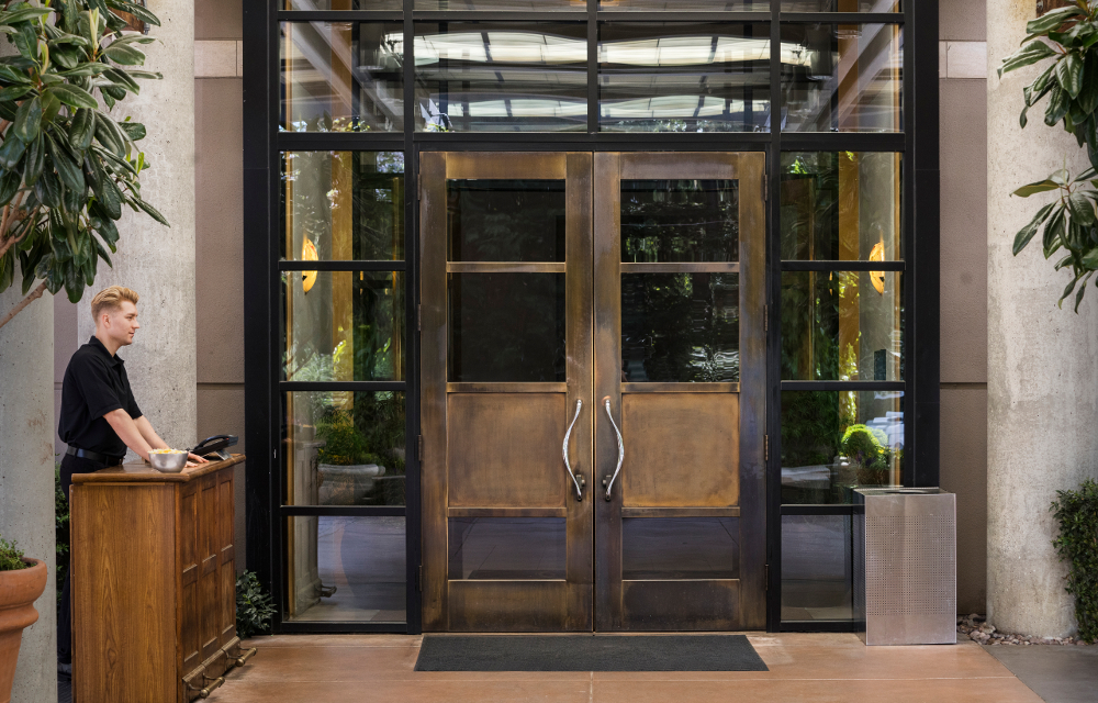 Portes d'hôtel : design et sécurité